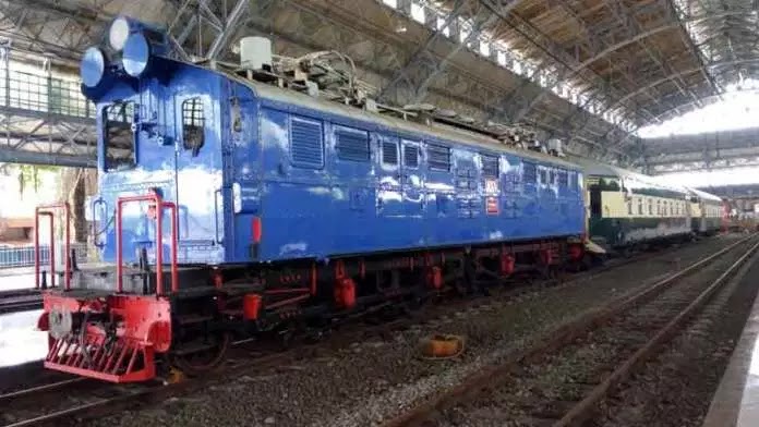 Arsip 76R: Lokomotif Listrik ESS3201