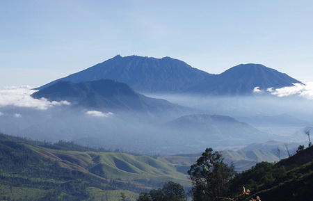 9 Gunung Tertinggi di Provinsi Jawa Timur - XMHIQBAAL