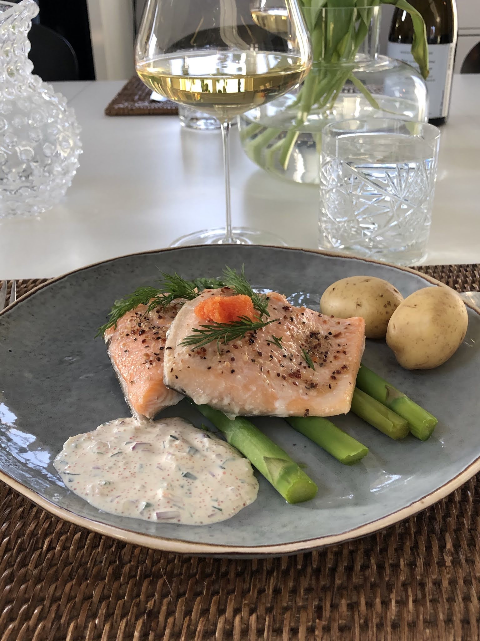 Tildas Kök och Vin: Ugnsbakad rödingfilé med så god romsås