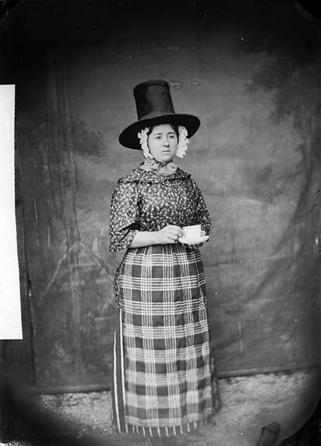 40 Amazing Studio Portraits of Welsh Women in Their Dresses From the ...