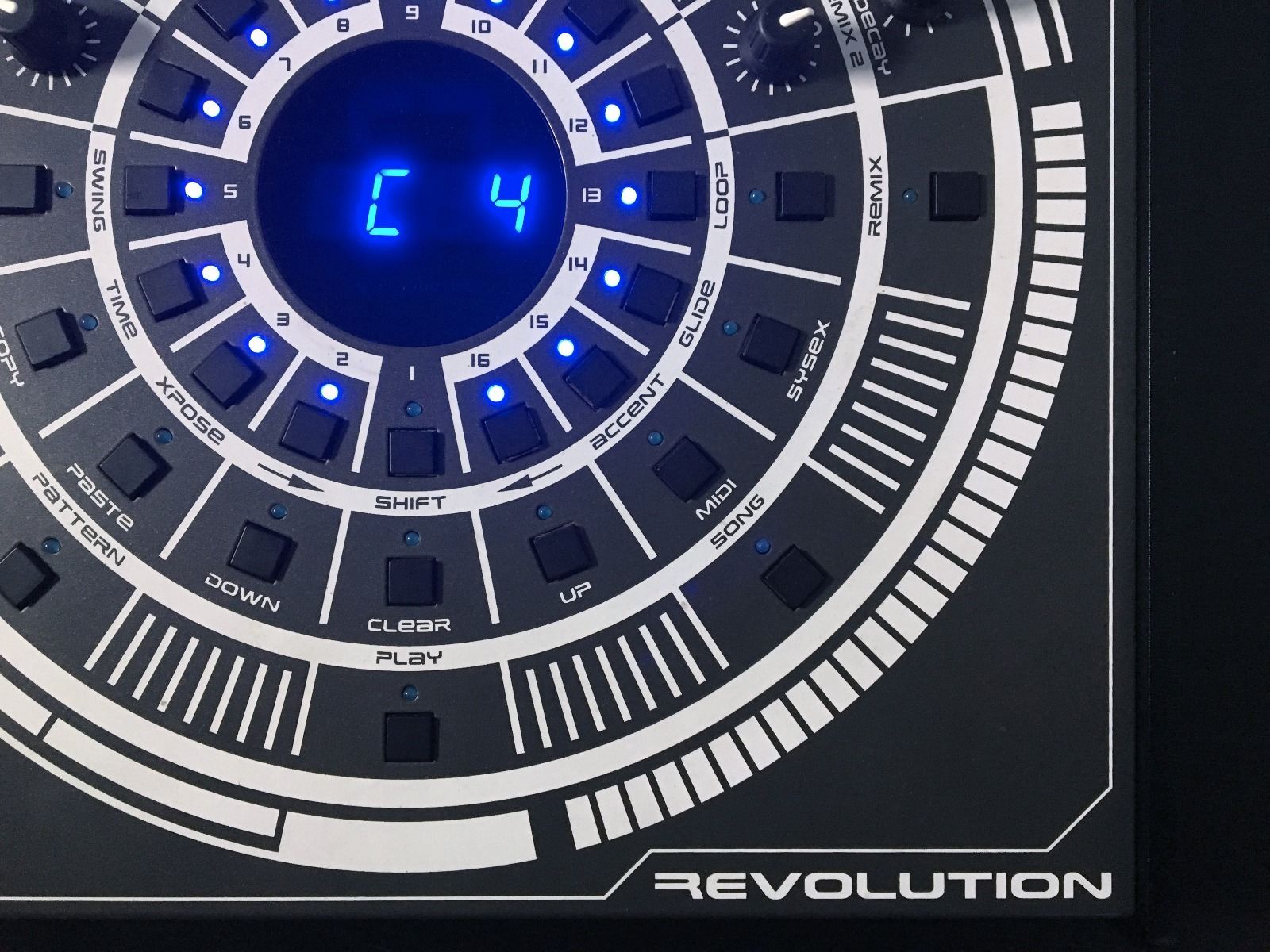 MATRIXSYNTH: Future Retro Revolution - Analog Monophonic Synthesizer