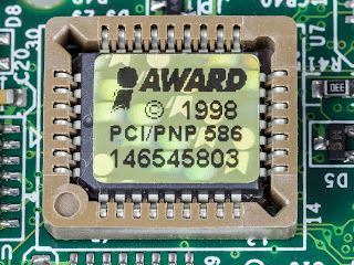 PLCC - Plastic Leaded Chip Carrier