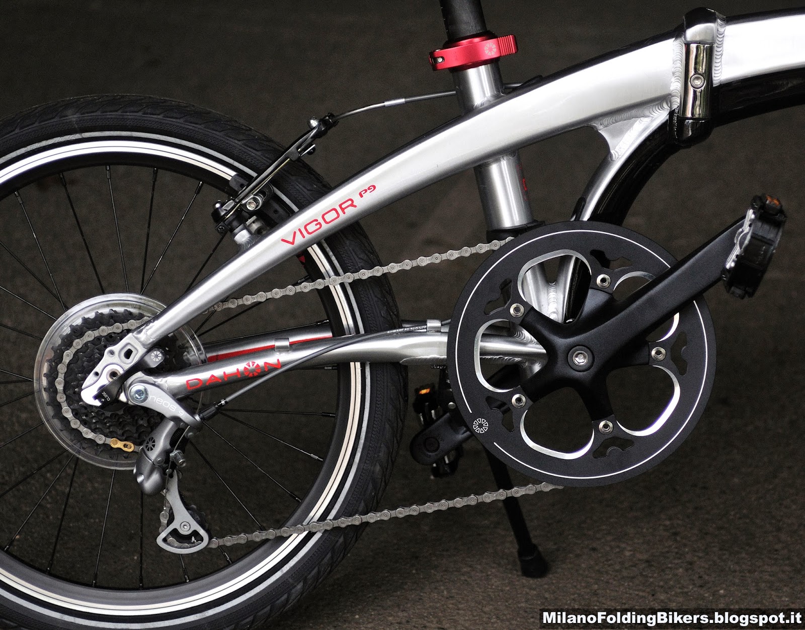 Milano Folding Bikers: Dahon Vigor P9
