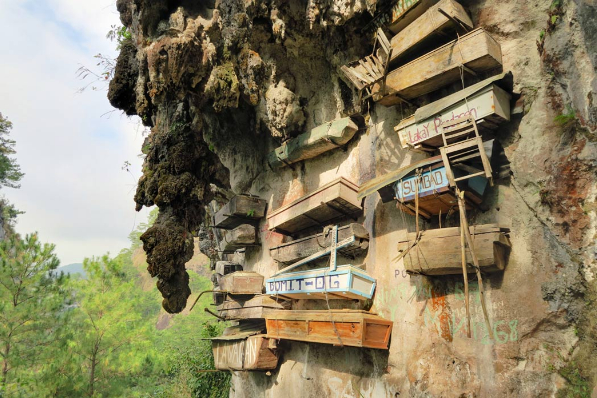 Hanging Coffins of Sagada: The Filipino Tribe That Hangs Its Dead From Cliffs ~ Vintage Everyday