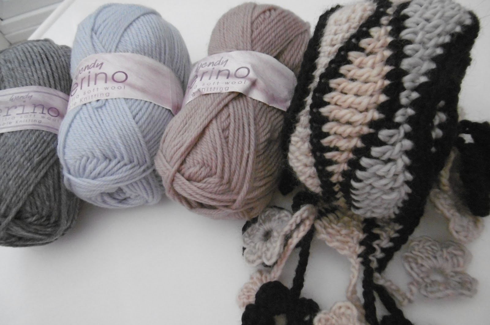 Susan Pinner: CROCHET: MERINO WAVE PATTERN SCARF WITH A FLOWER FRINGE