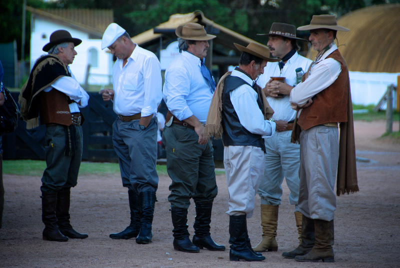 EL MUNDO DE LOS LIBROS: HISTORIA DE UNA BOMBACHA