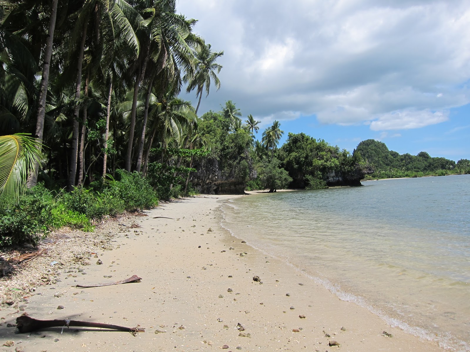 BEACHES AND CHURCHES: Marabut Islands in Samar