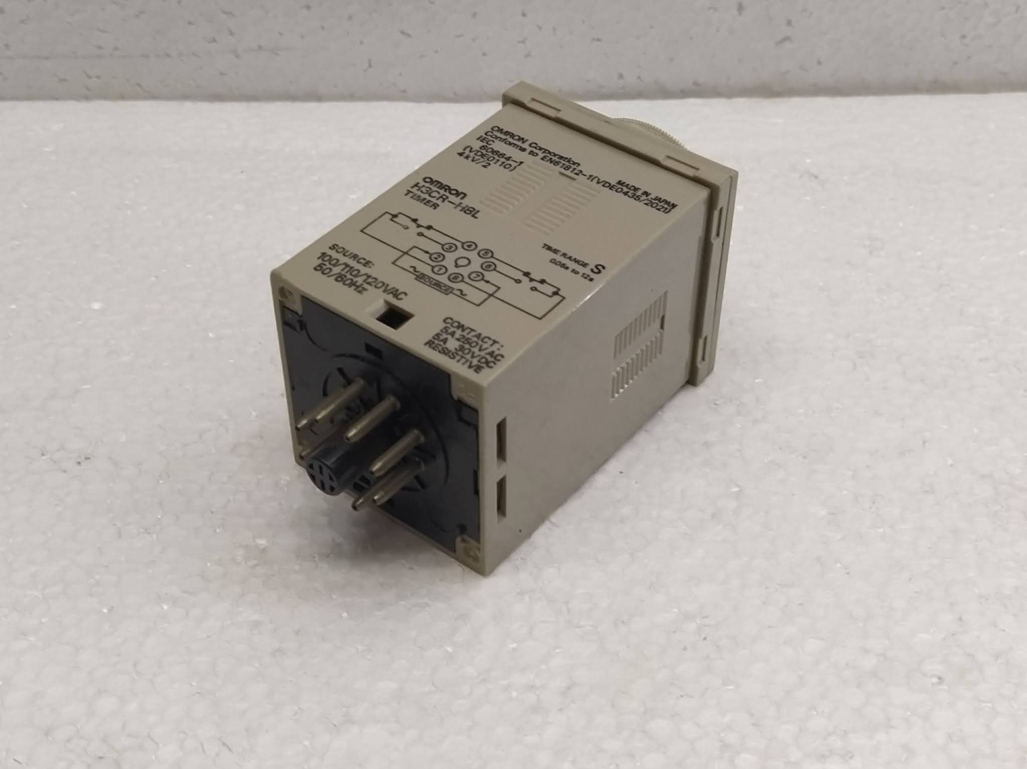 OMRON H3CR-H8L TIMER 100-120V AC