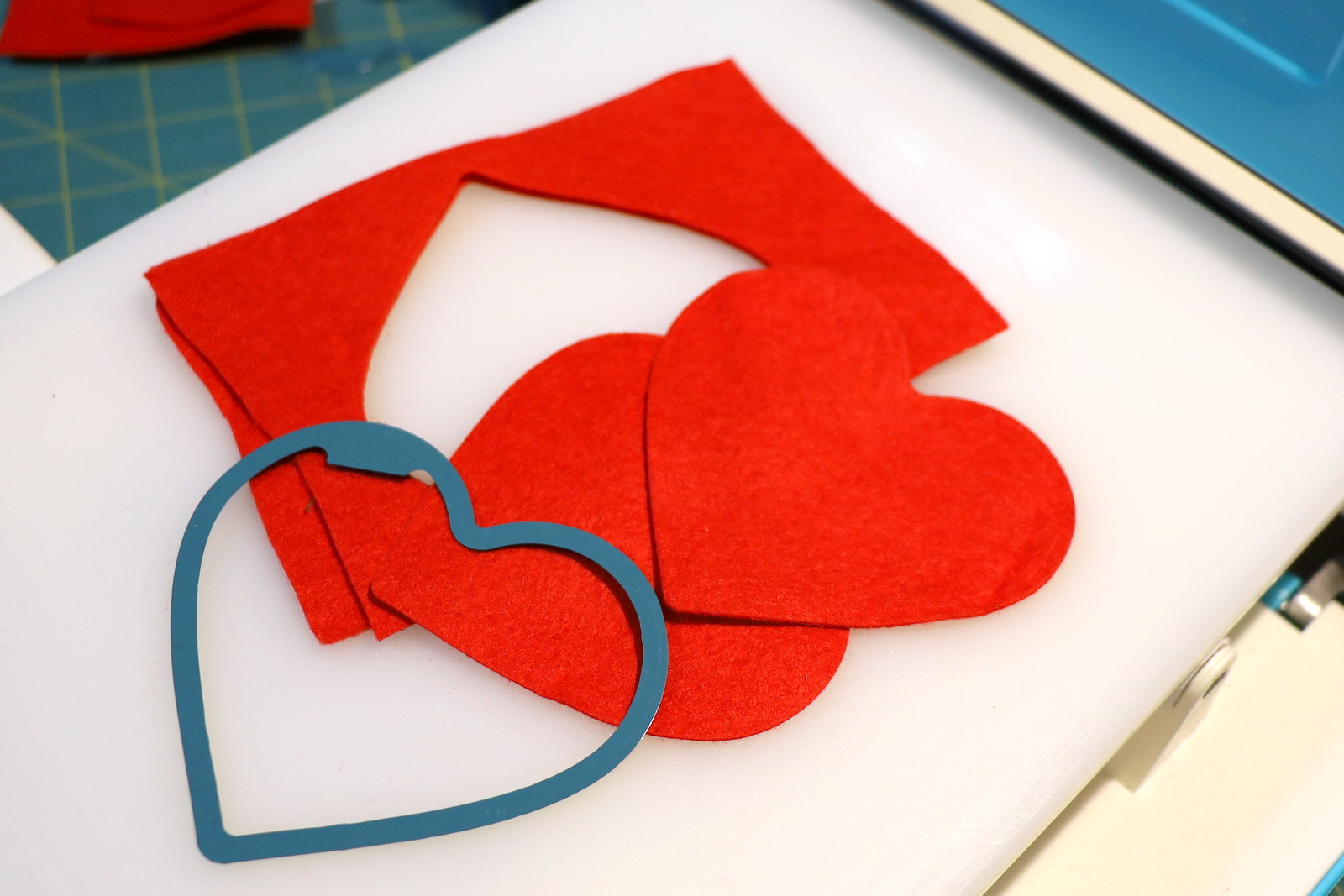 Just Let Me Quilt: Nested Hearts In A Valentine Banner