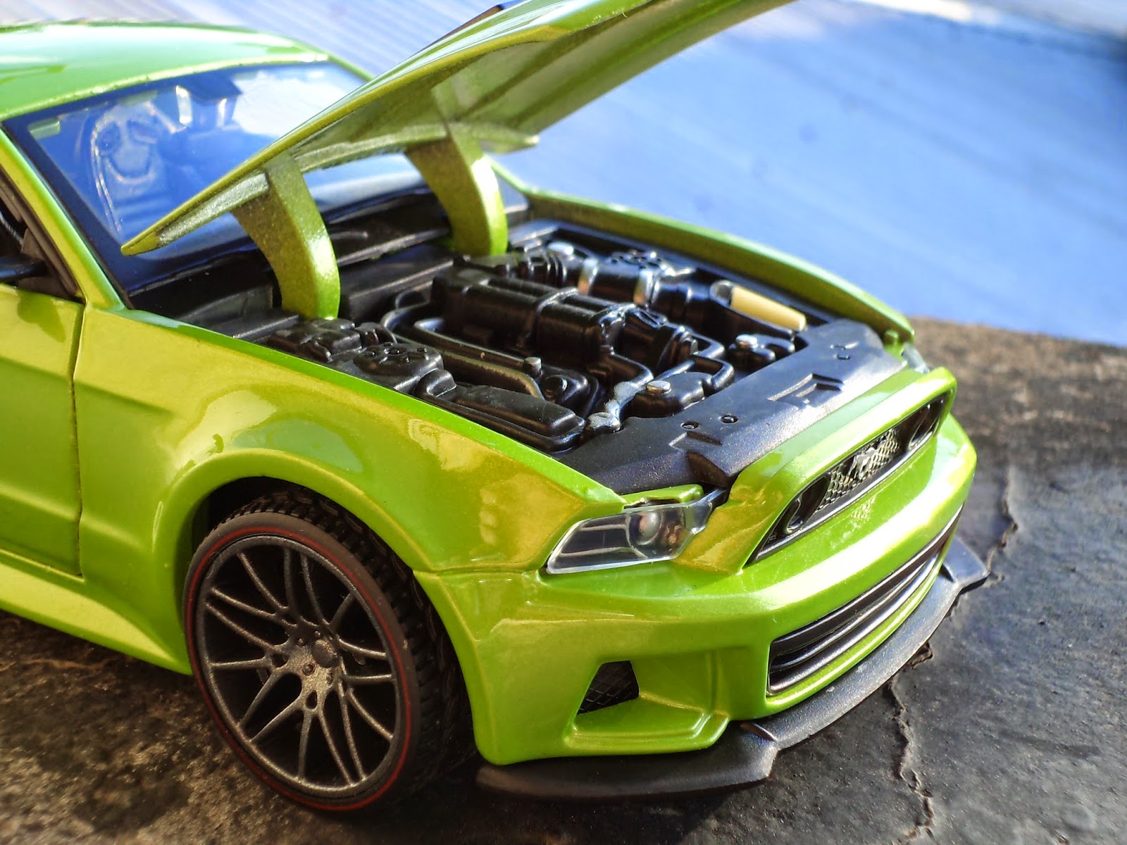 AUTOS A ESCALA: FORD MUSTANG MODIFICADO