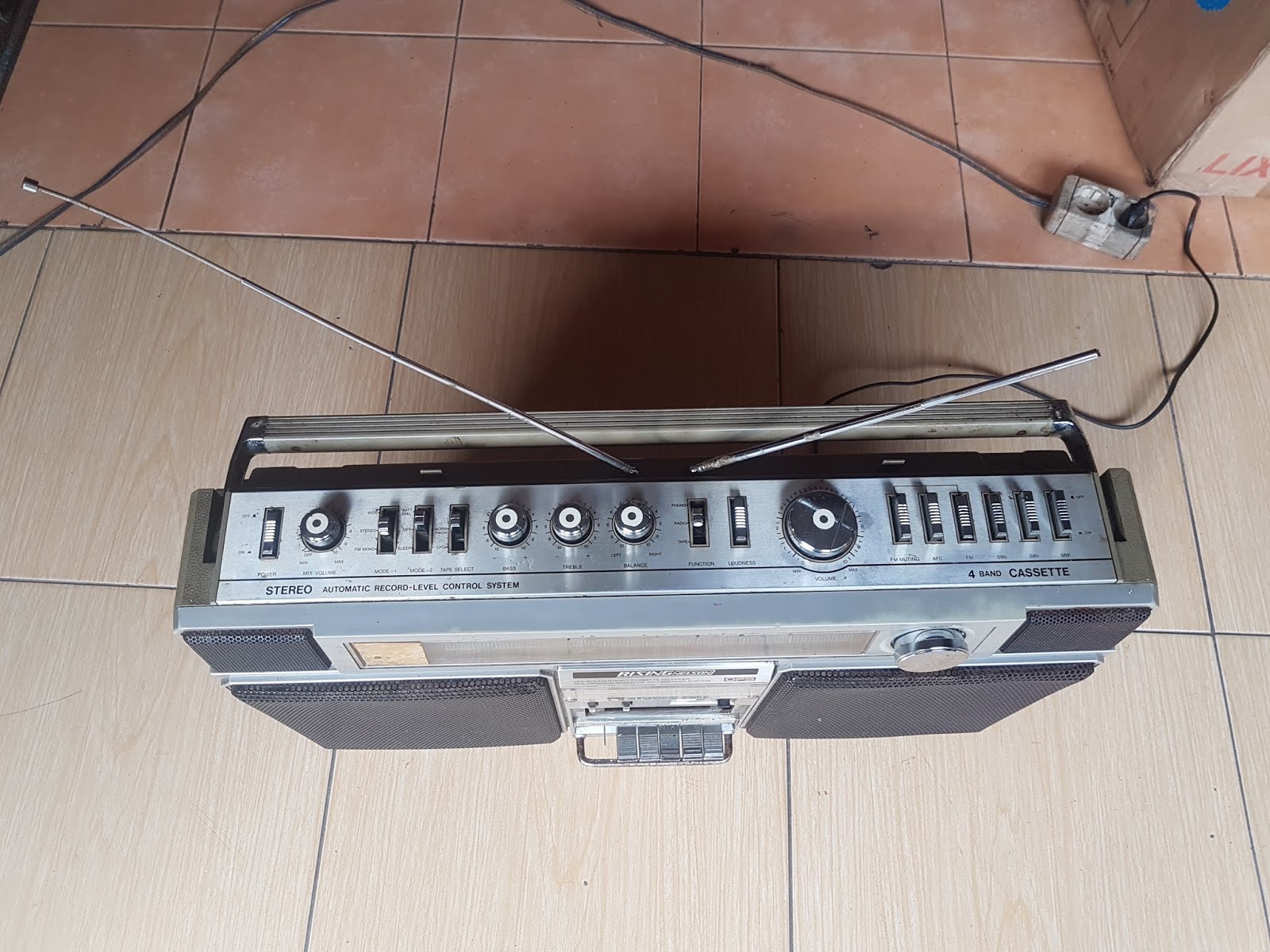 antiQue Bekasi: radio boombox tape jadul rising tape rising nelson 20 20