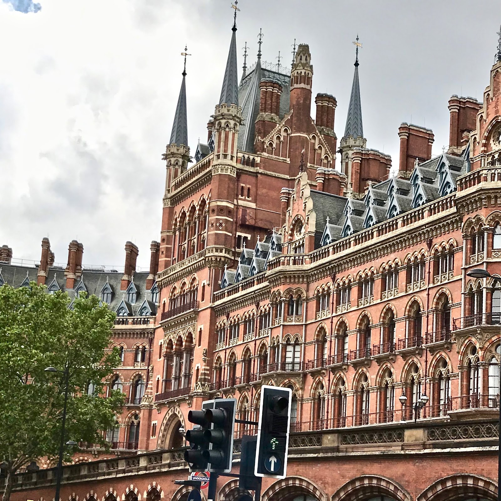 DriveByCuriosity: Architecture: Admiring London`s Gothic Revival