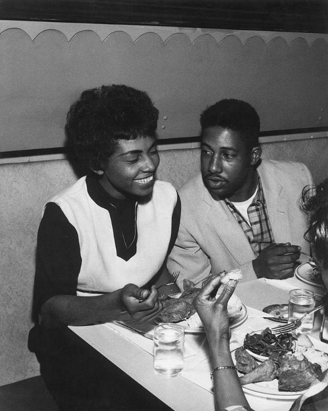 Vintage Black-and-White Portraits of Harlem Residents in the 1950s ...