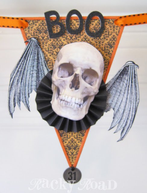 junk&stuff: Spooky Halloween Banner, with Medallion tutorial