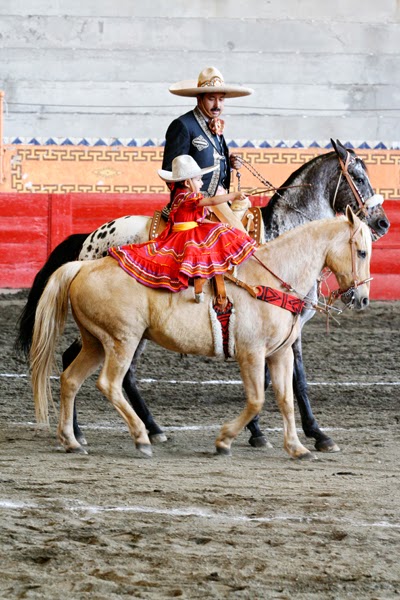 LAS AVENTURAS DEL CAPULÍN: CUANDO LOS PEQUES SE VUELVEN CHARROS