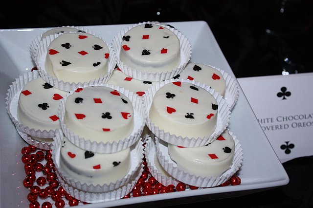 the Cake POP-in' sisters: Casino Fun!