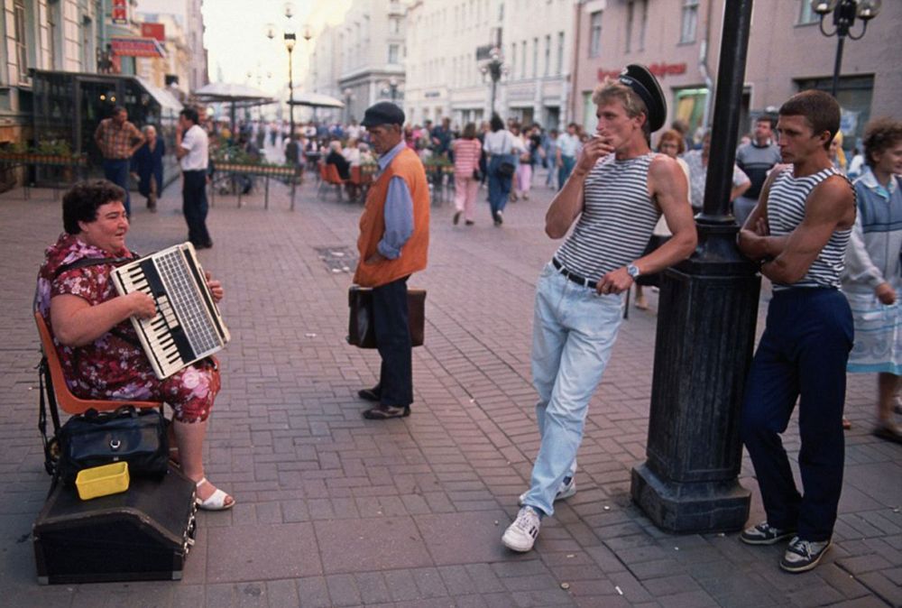30 Amazing Photographs That Capture Everyday Life in the USSR at the ...