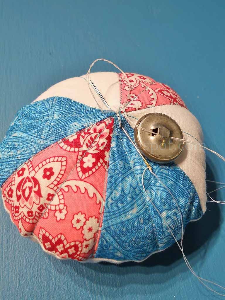 DIY Pincushion Tutorial & Pattern ~ Free-Tutorial.net