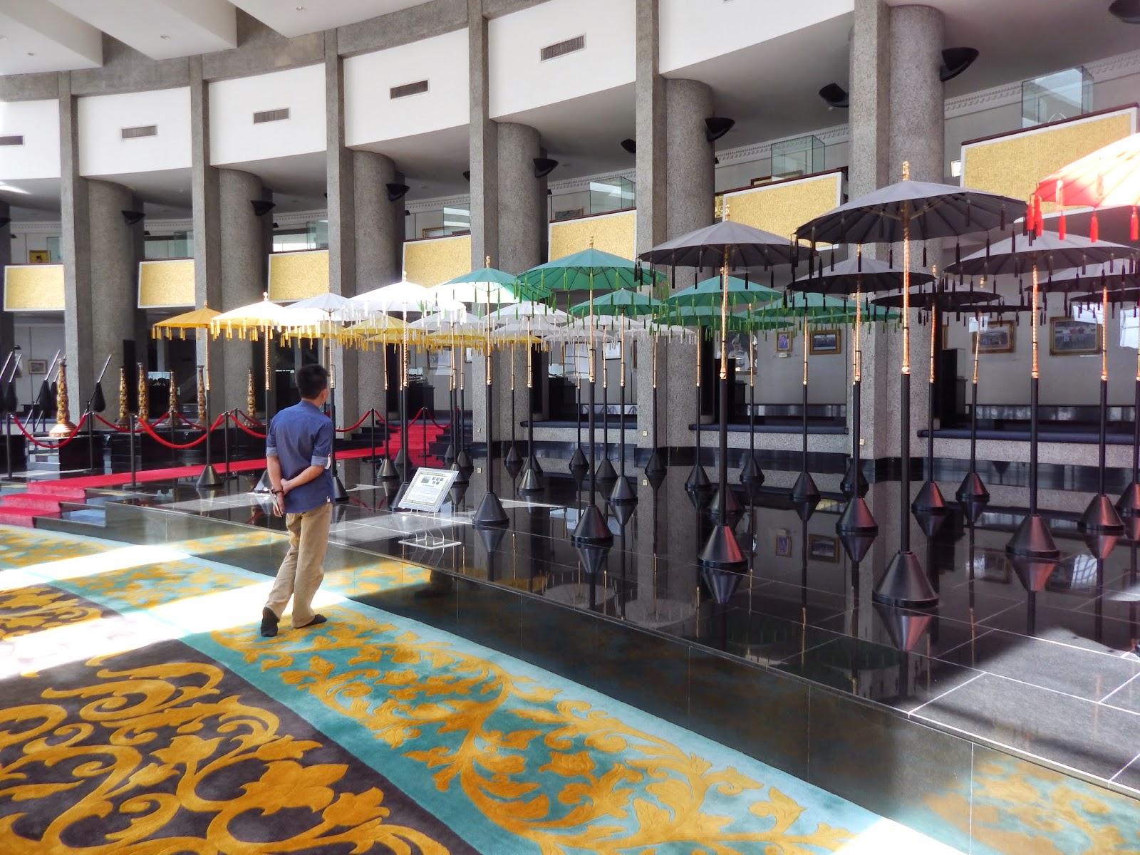 The Amazing place in BRUNEI DARUSSALAM : Royal Regalia Building Brunei