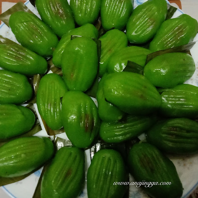 Menikmati kuih-kuih lama yang jarang dah di temui