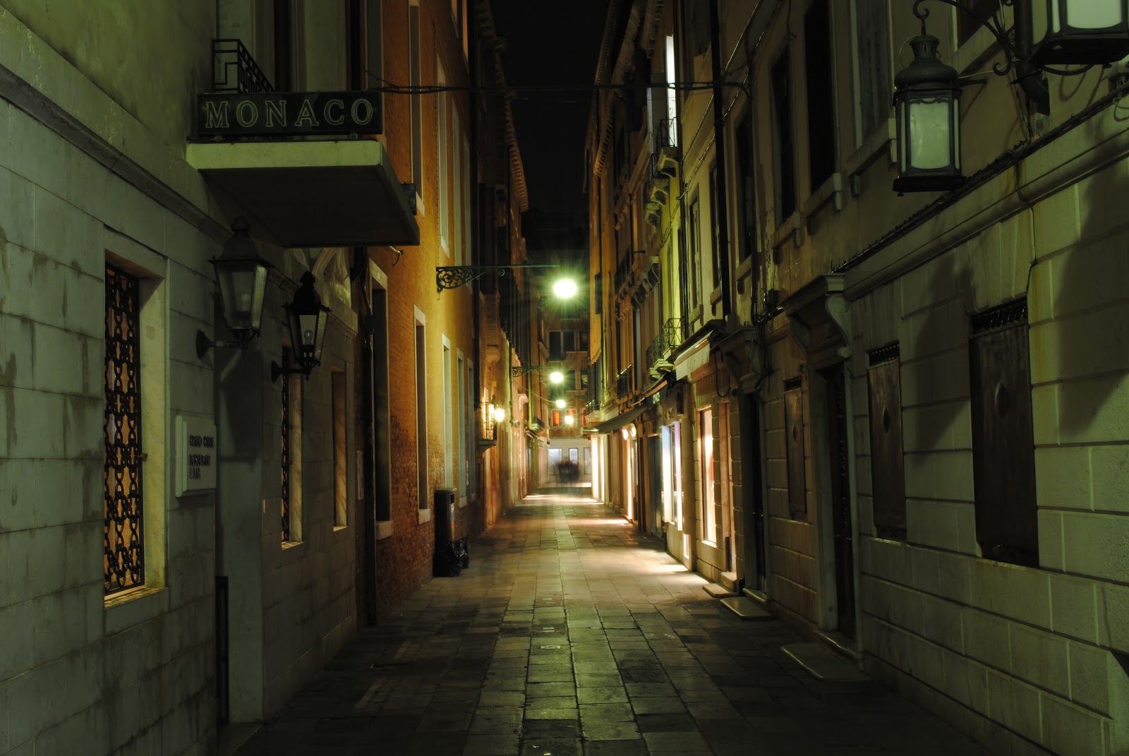 Noel Eats Italy: Venice by Night