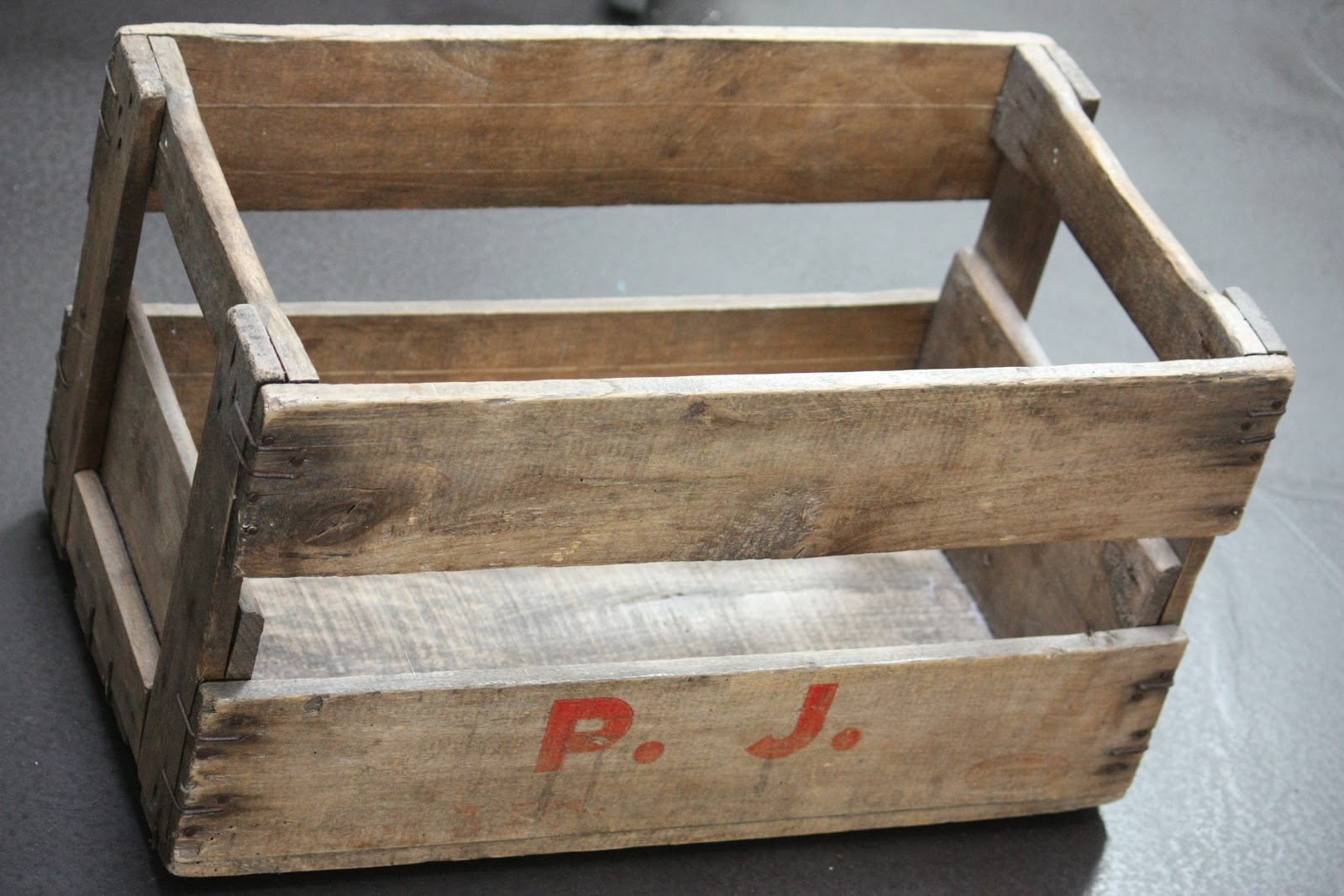 Un nouveau regard: DIY : un cageot en bois et 4 roulettes