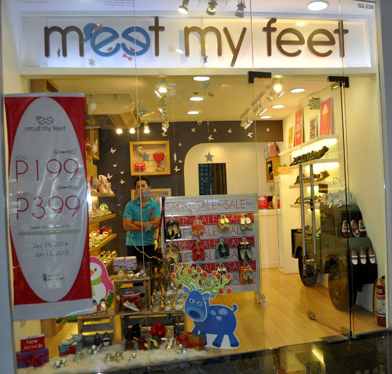 Shoe Shopping for my kids at Meet My Feet - Rochelle Rivera