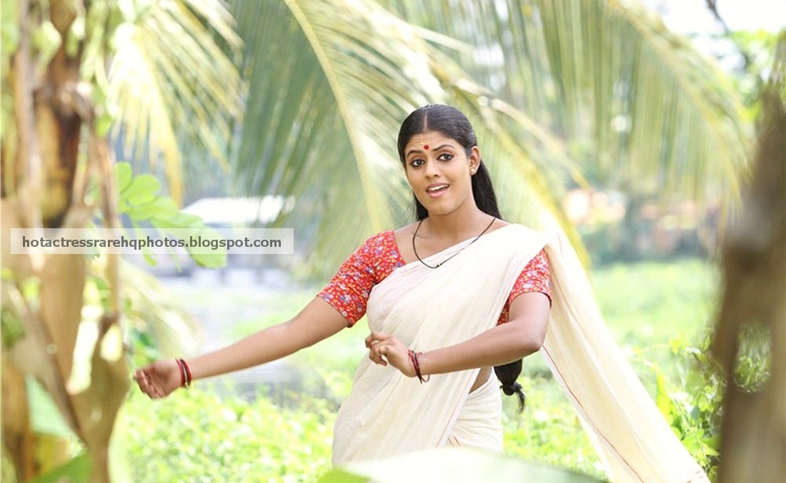 Hot Indian Actress Rare HQ Photos: Tamil Actress Iniya Deep Navel Show ...
