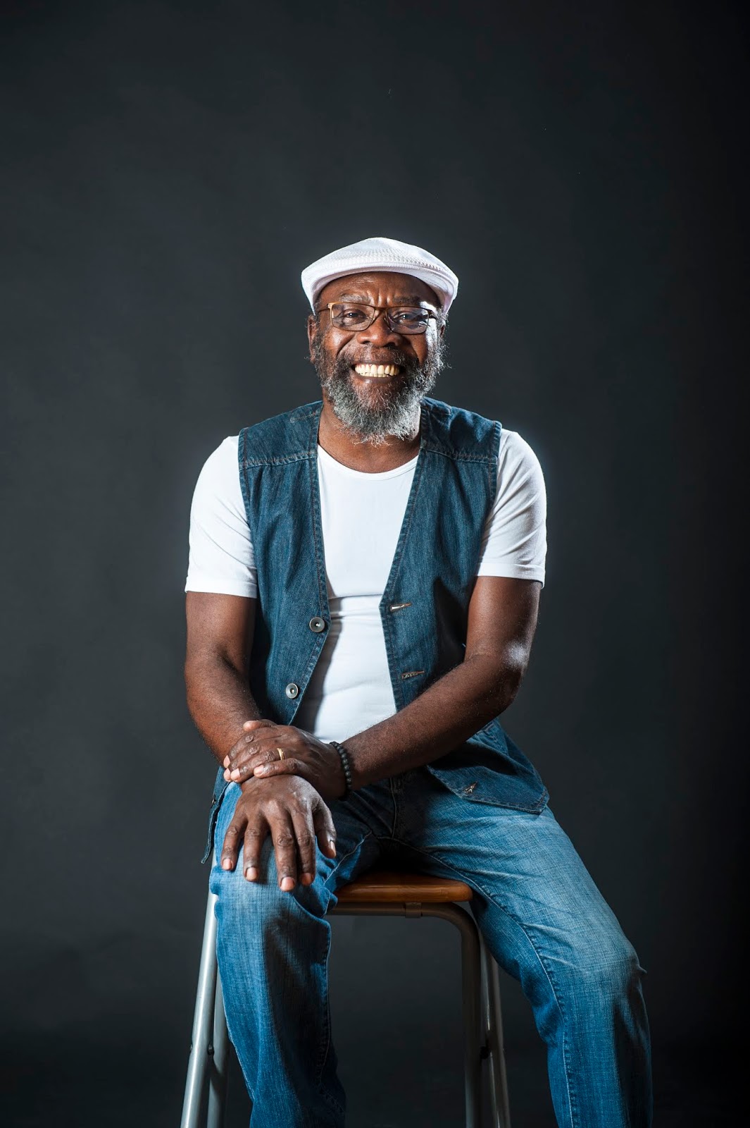 Reggaediscography: CLINTON FEARON - DISCOGRAPHY: (Reggae Singer)