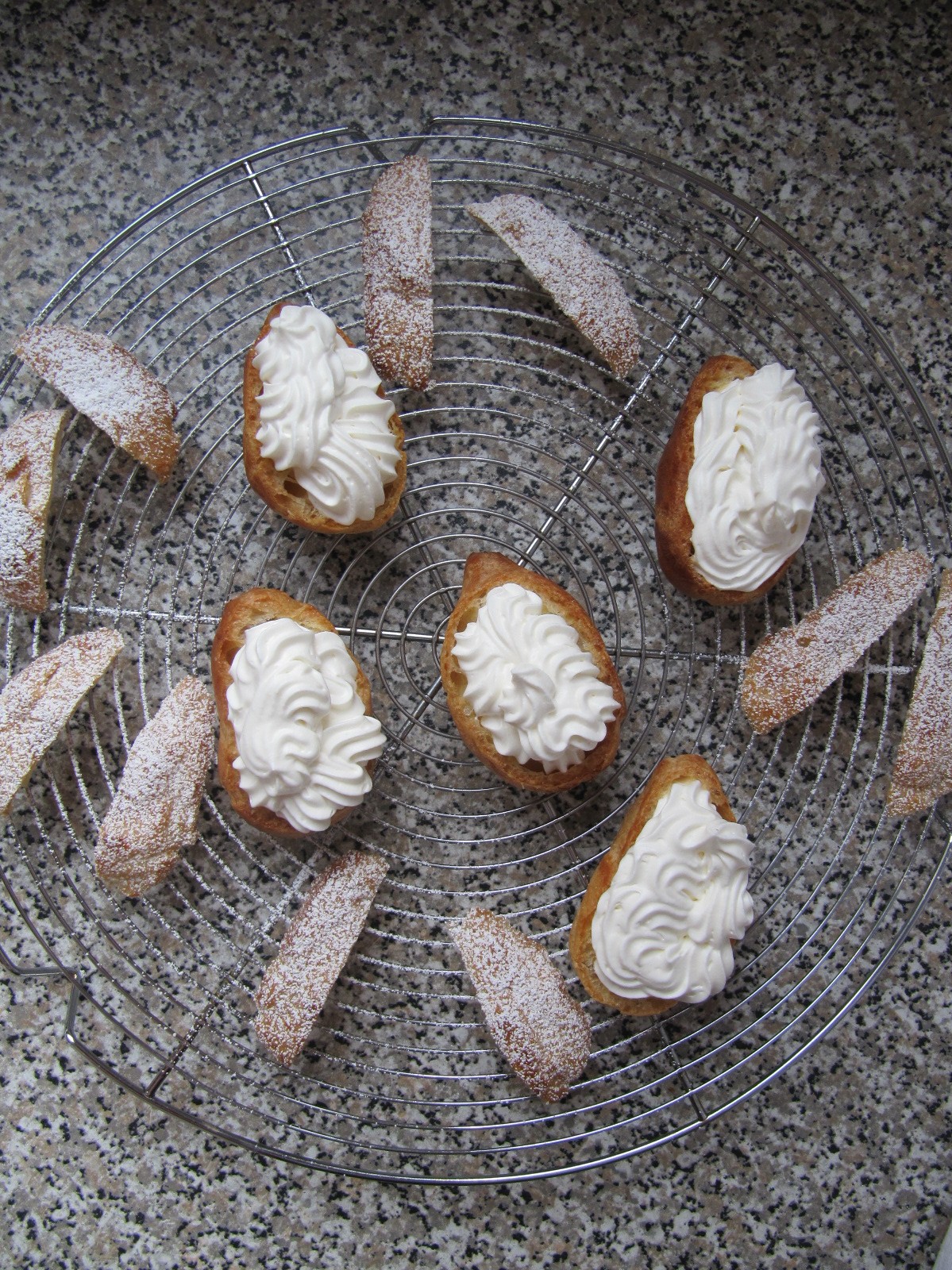 La cuisine d'ici et d'ISCA: Cygnes à la Chantilly