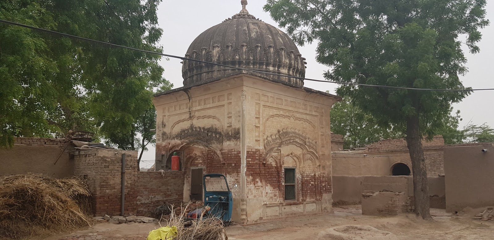 Pakistan Geotagging: 104 - A Tour of Jhang City 1: Two Old Gurdwaras ...