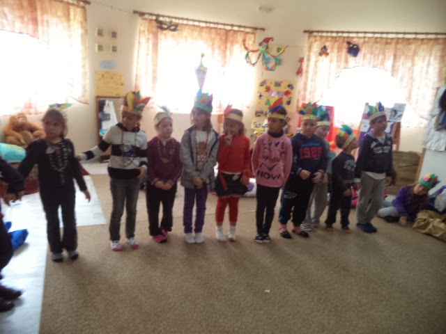 .~~kindergarten teacher ~~ΝΗΠΙΑΓΩΓΟΣ.....ΧΡΩΜΑΤΑ ΚΑΙ ΑΡΩΜΑΤΑ ...