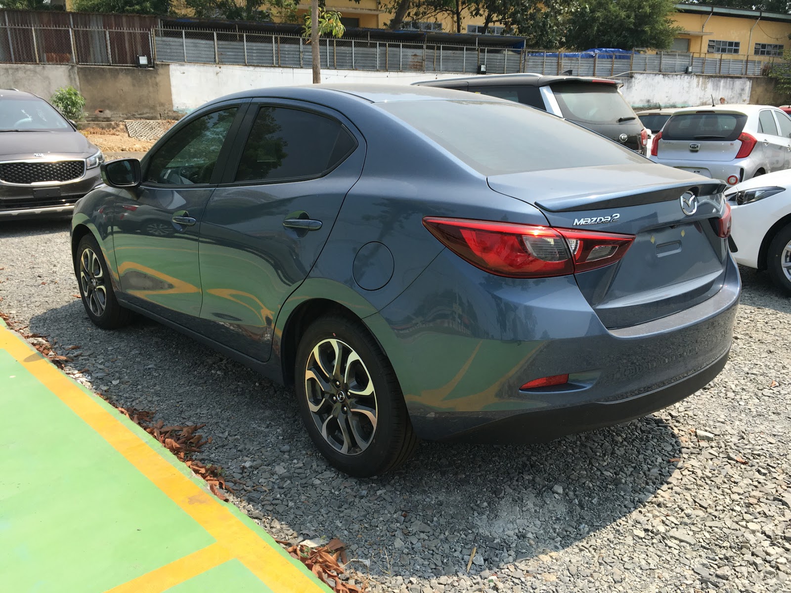 Mazda 2 Facelift 2017 - Xanh 42B | Giá xe Mazda Chính Hãng tại Long Biên