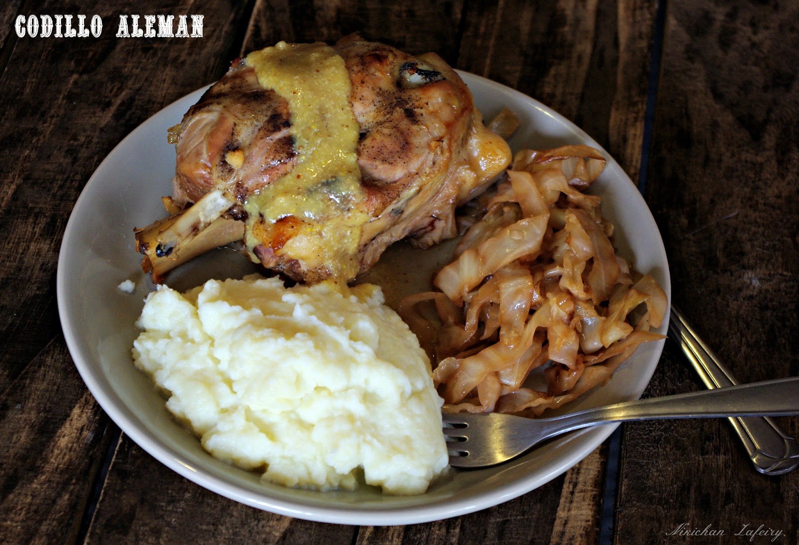 CODILLO ALEMÁN CON GUARNICIÓN - Recetas de una Gatita Enamorada