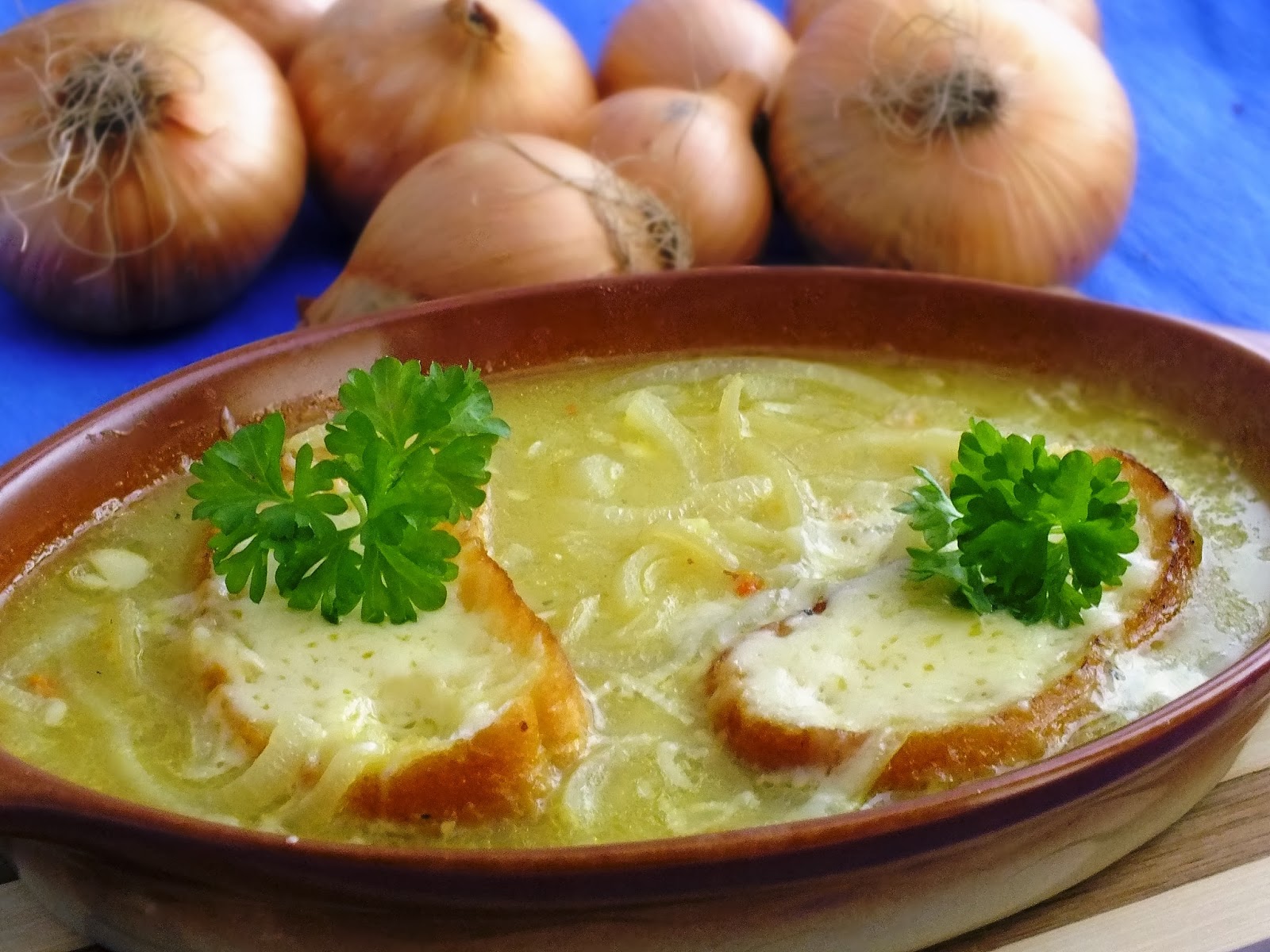 z cukrem pudrem: zupa cebulowa