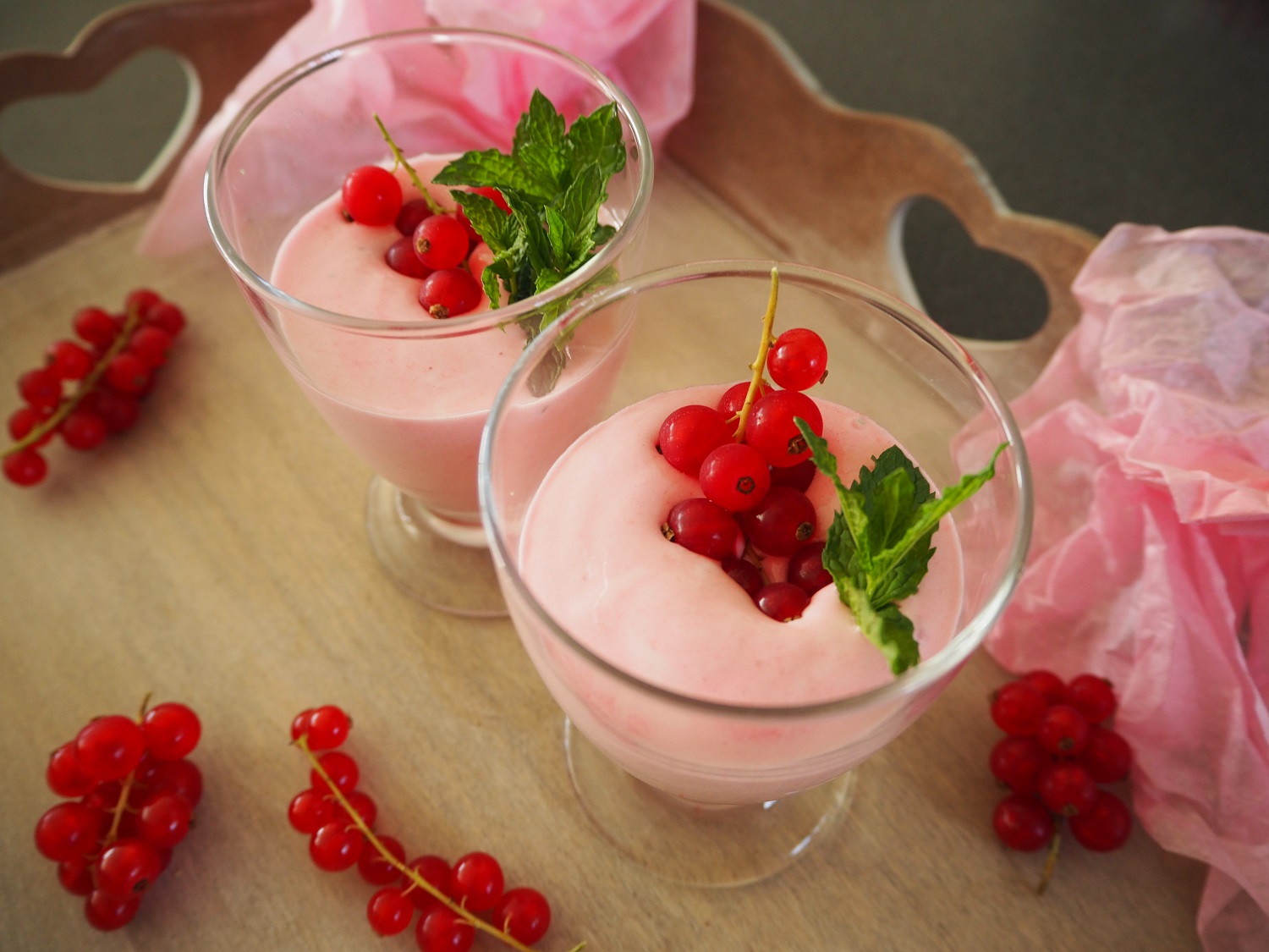 SAVEURS FRANCO-POLONAISES: MOUSSE DE GROSEILLES À LA MENTHE ET FÈVE TONKA
