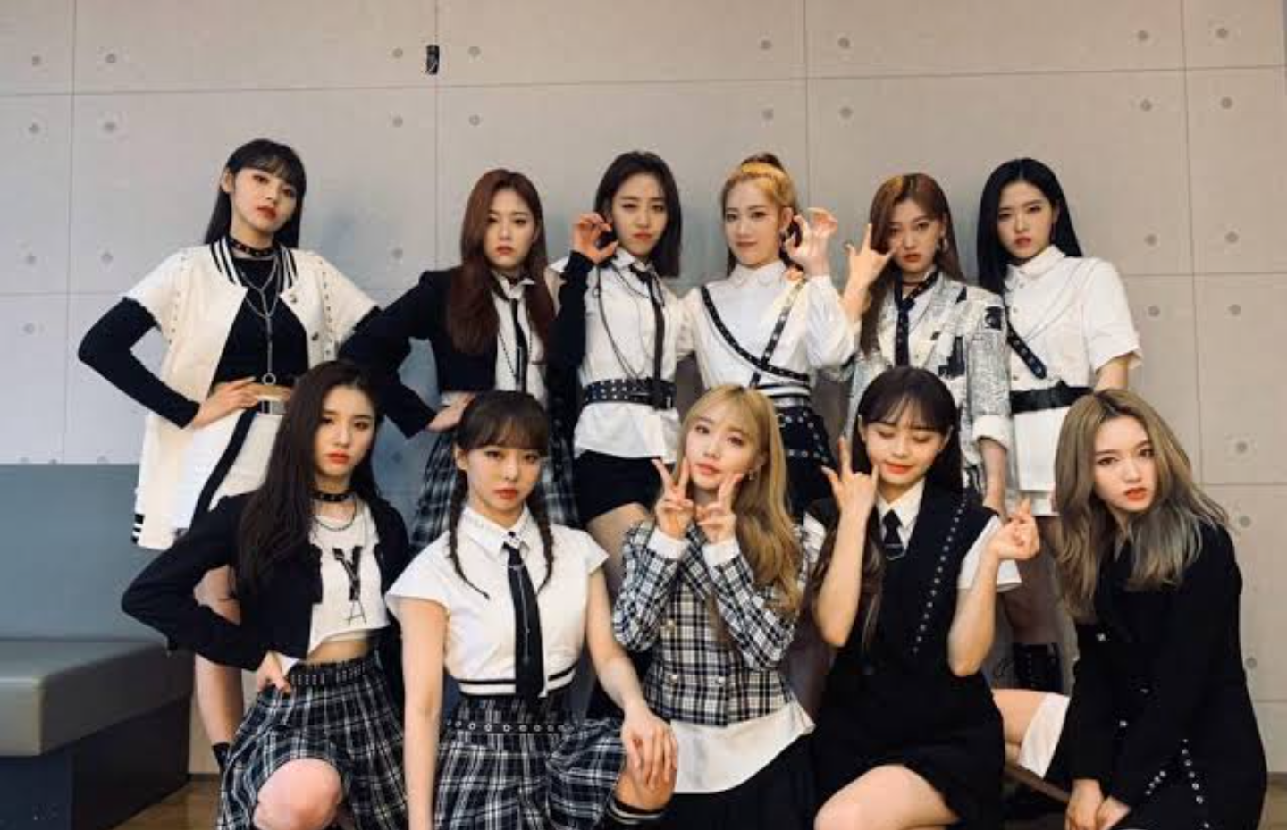 LOONA revela al fin su lightstick oficial - KpopWorld Mx | Sitio Web de ...