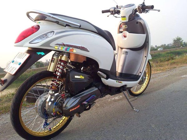 finna RZ: Modifikasi Honda Scoopy Racing Look Style