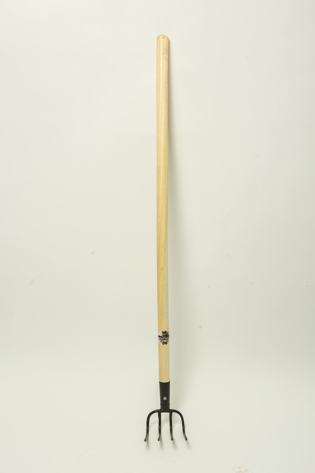 AMIMPACT SMALL 4 TINES RAKE W/HANDLE R-01