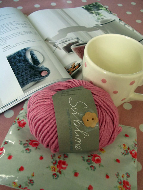 JuliaCrossland: 'Mug Hug' - Making Handmade Gifts