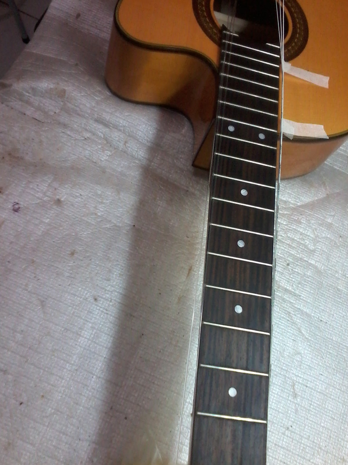 Joelson Luthier: Violão francês J. Marcario - Colocação de marcações.