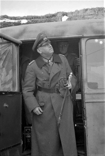 Ritterkreuzträger: Generalfeldmarschall Ernst Busch Wearing Generalmantel