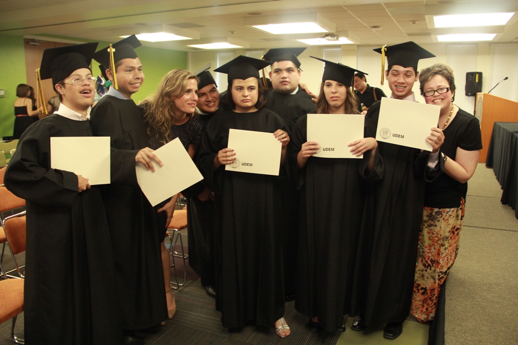 Se gradúan del Programa de Integración Social y Educativa de la UDEM