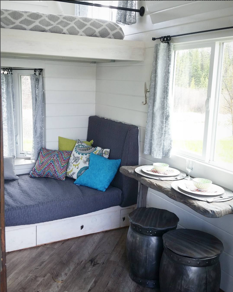 The Esk'et Spyu7 Cabin [ TINY HOUSE TOWN ]