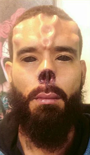 HENRY DAMON, EL DOBLE DE CRANEO ROJO.