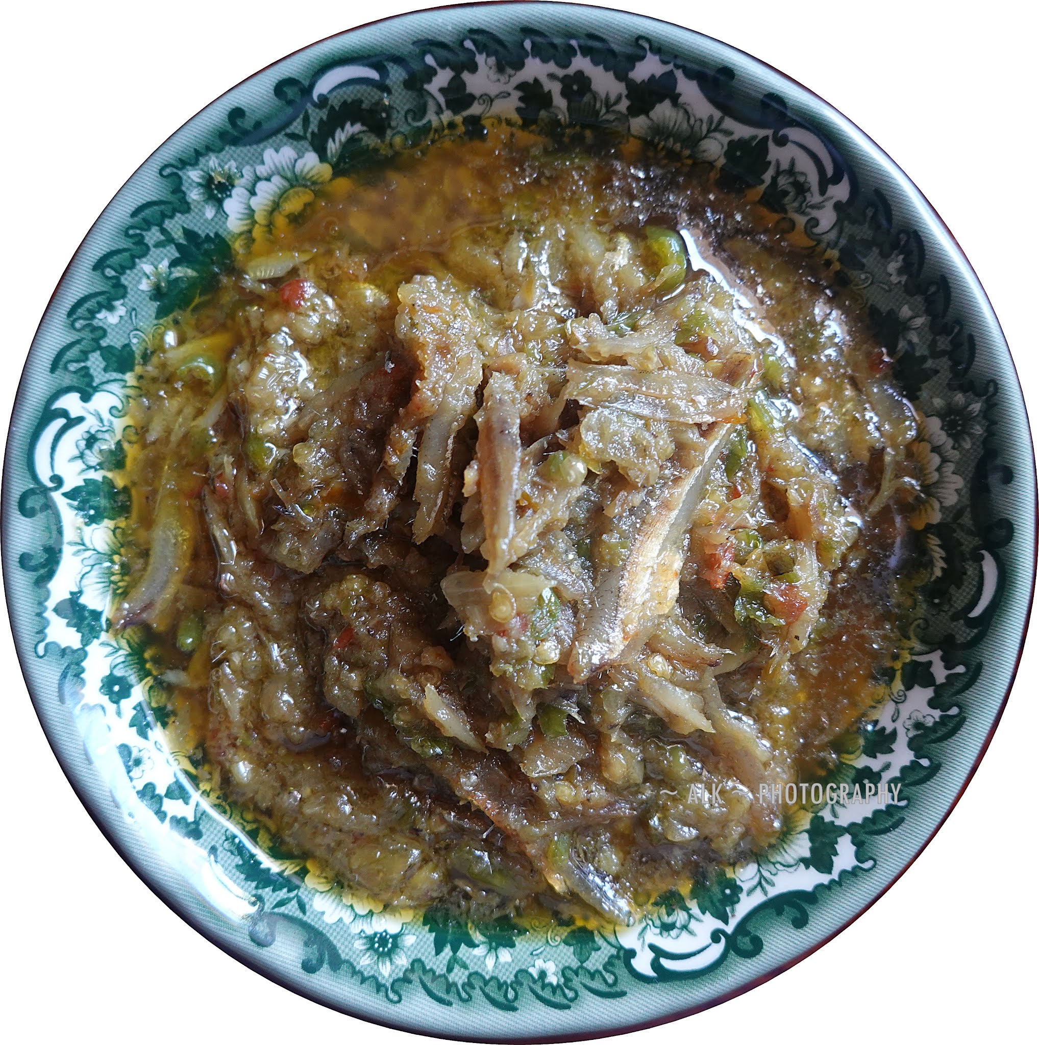 Mee Hoon Goreng Daging & Ubi Rebus Cecah Sambal Tumis Cili Padi Ikan ...