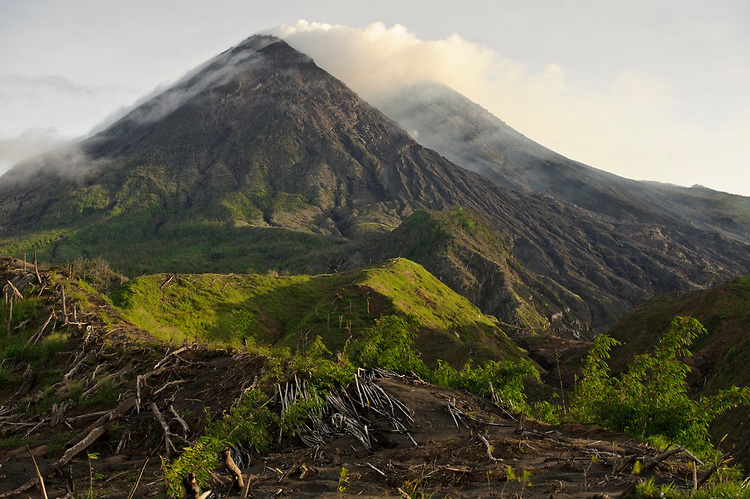 It's aLL aBouT u : Sejarah Letusan Gunung Merapi