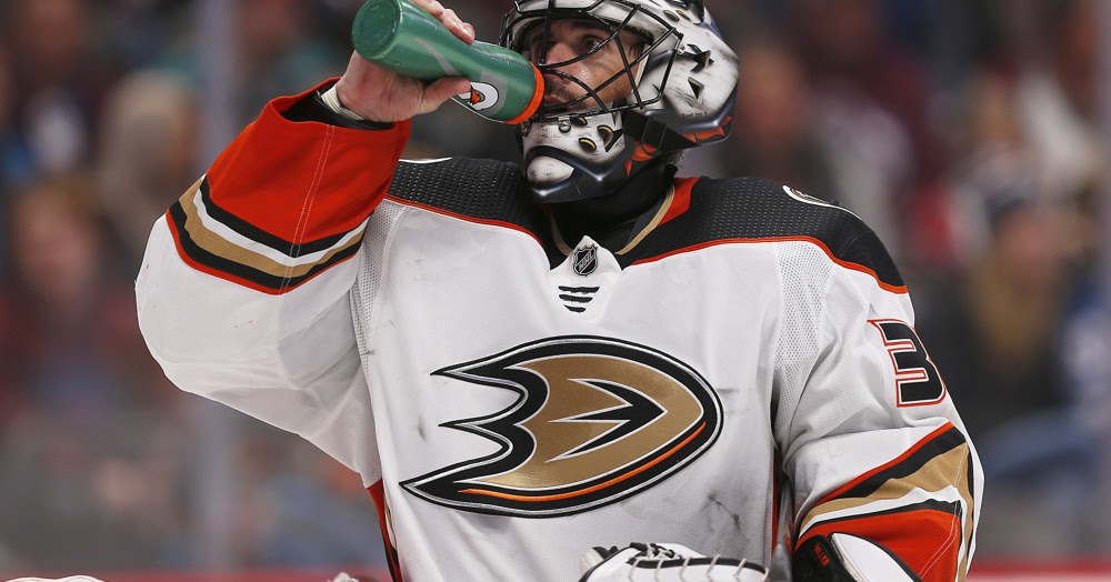 Report: Ryan Miller Considering Retirement - NHL Rumors - NHLTradeRumors.Me