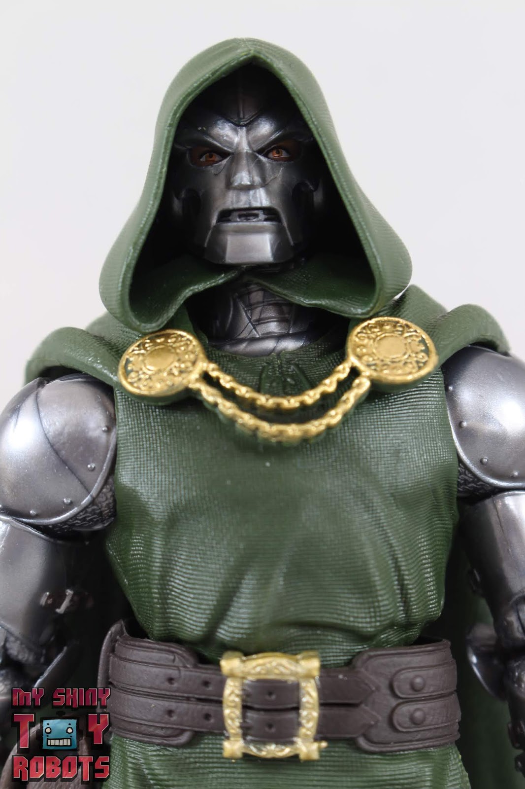 My Shiny Toy Robots: Toybox REVIEW: Marvel Legends Doctor Doom