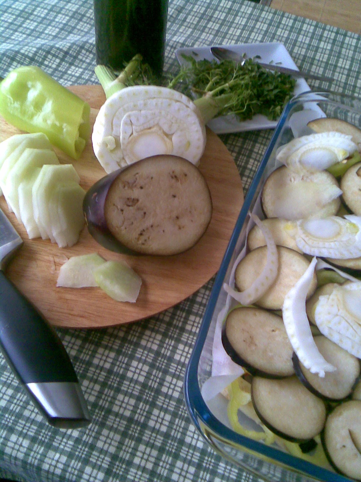 MOJ DNEVNIK HRONO ISHRANE: ĆUFTE U PARADAJZ SOSU I POVRĆE IZ RERNE